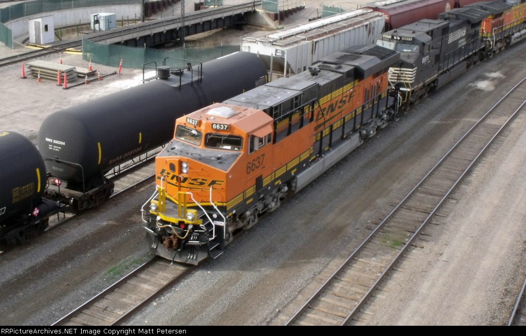 BNSF 6637